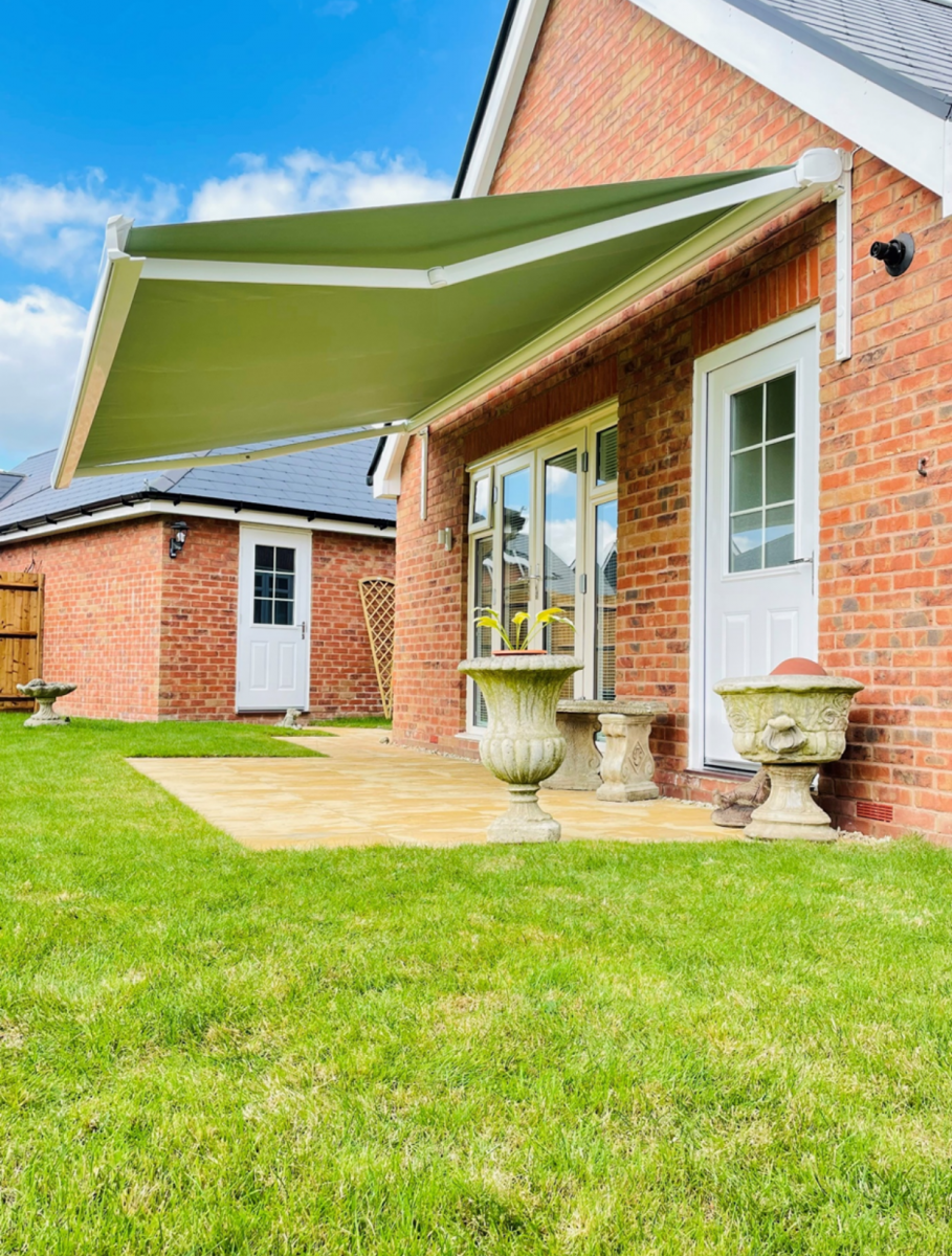 Retractable Awnings Brighton | R S Shade Solutions